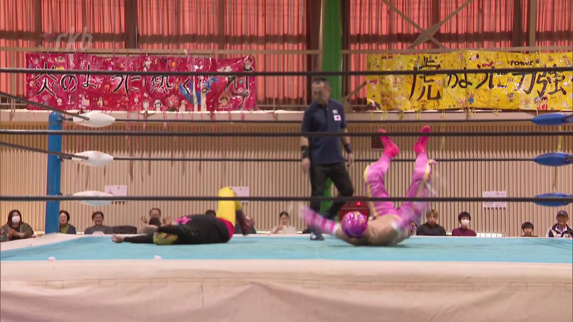 チャリティープロレスで親子に温かい食事を 子育て拠点「じじっか」がプロレス団体と開催 - RKB毎日放送